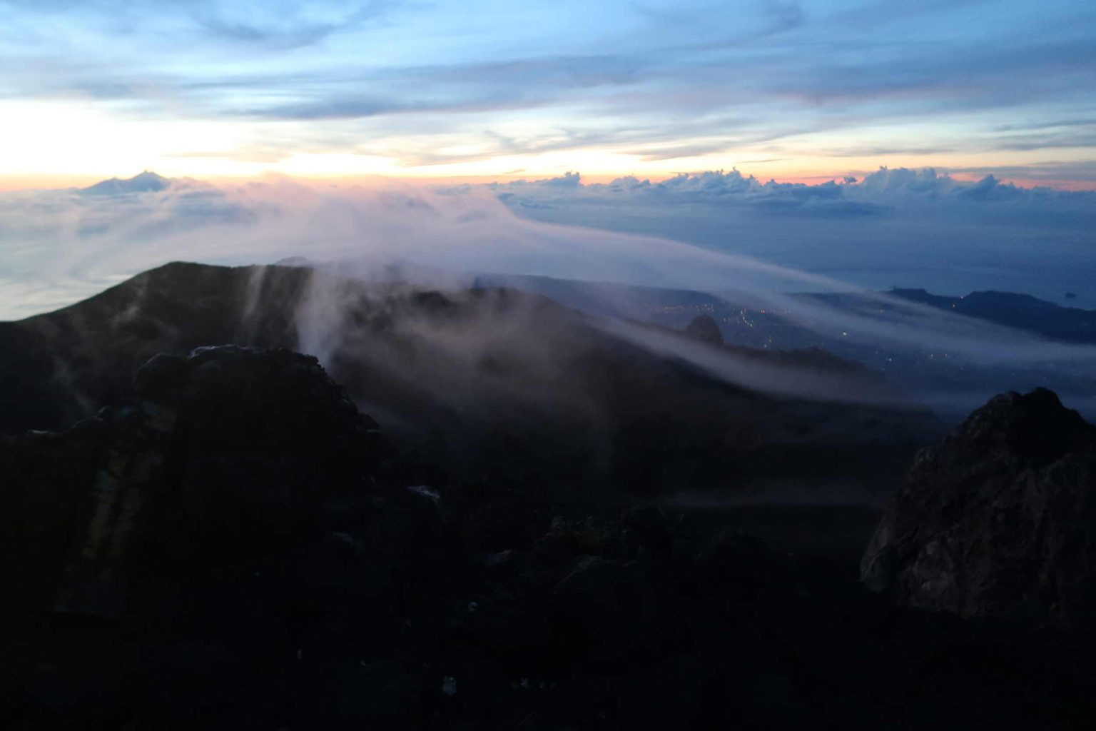 travelinyourarms – Get to know the East of Bali – Climb the highest volcano