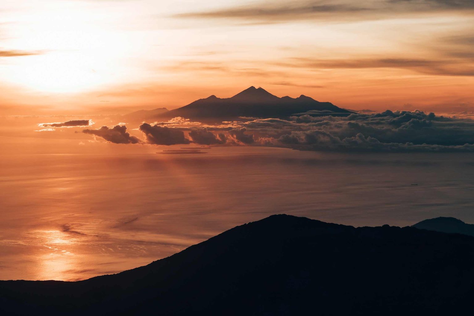travelinyourarms – Get to know the East of Bali – Climb the highest volcano